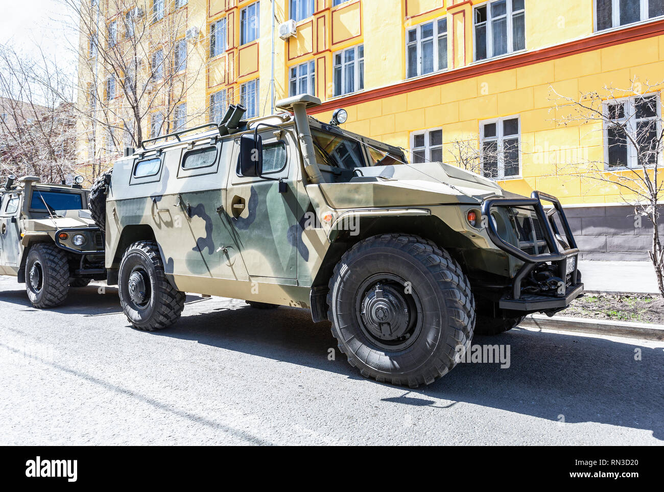 Modern army jeep -Fotos und -Bildmaterial in hoher Auflösung – Alamy