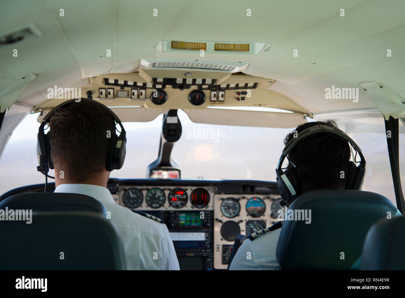 Flugzeug piloten cockpit -Fotos und -Bildmaterial in hoher Auflösung ...