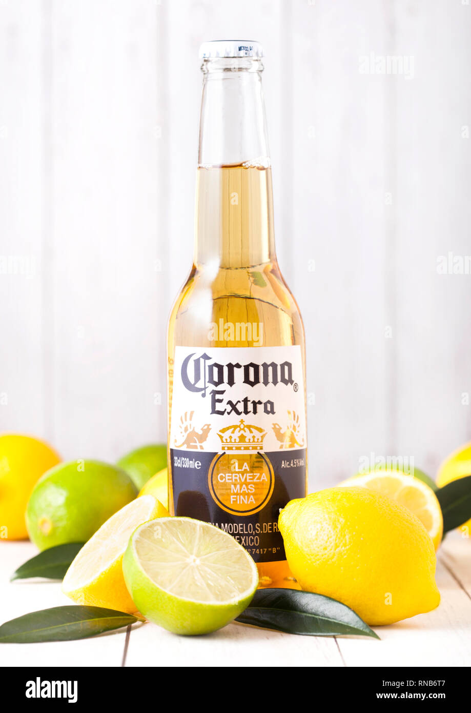 LONDON, Großbritannien - 06 Februar, 2019: Flasche Corona Extra Bier ...