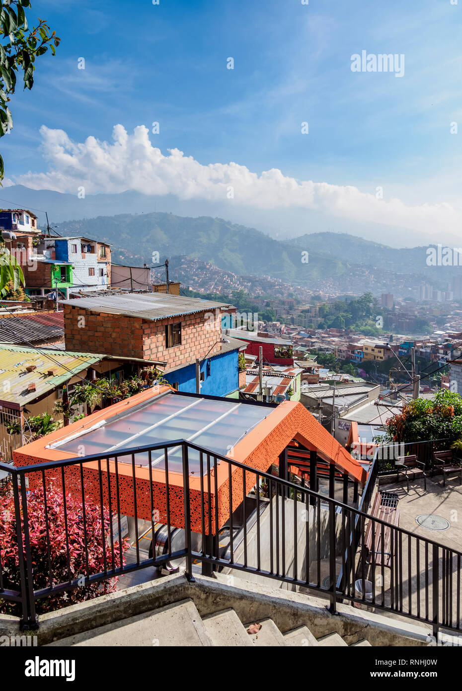 Comuna 13 medellin -Fotos und -Bildmaterial in hoher Auflösung – Alamy