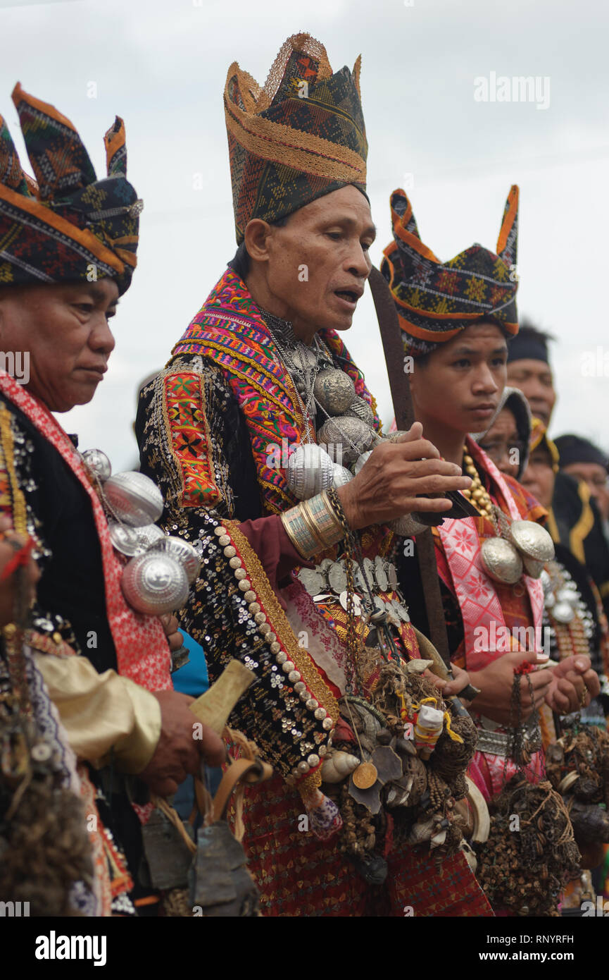 Kundasang Sabah, Malaysia - Apr 3, 2015: Dusun ethnischen Schamane ...