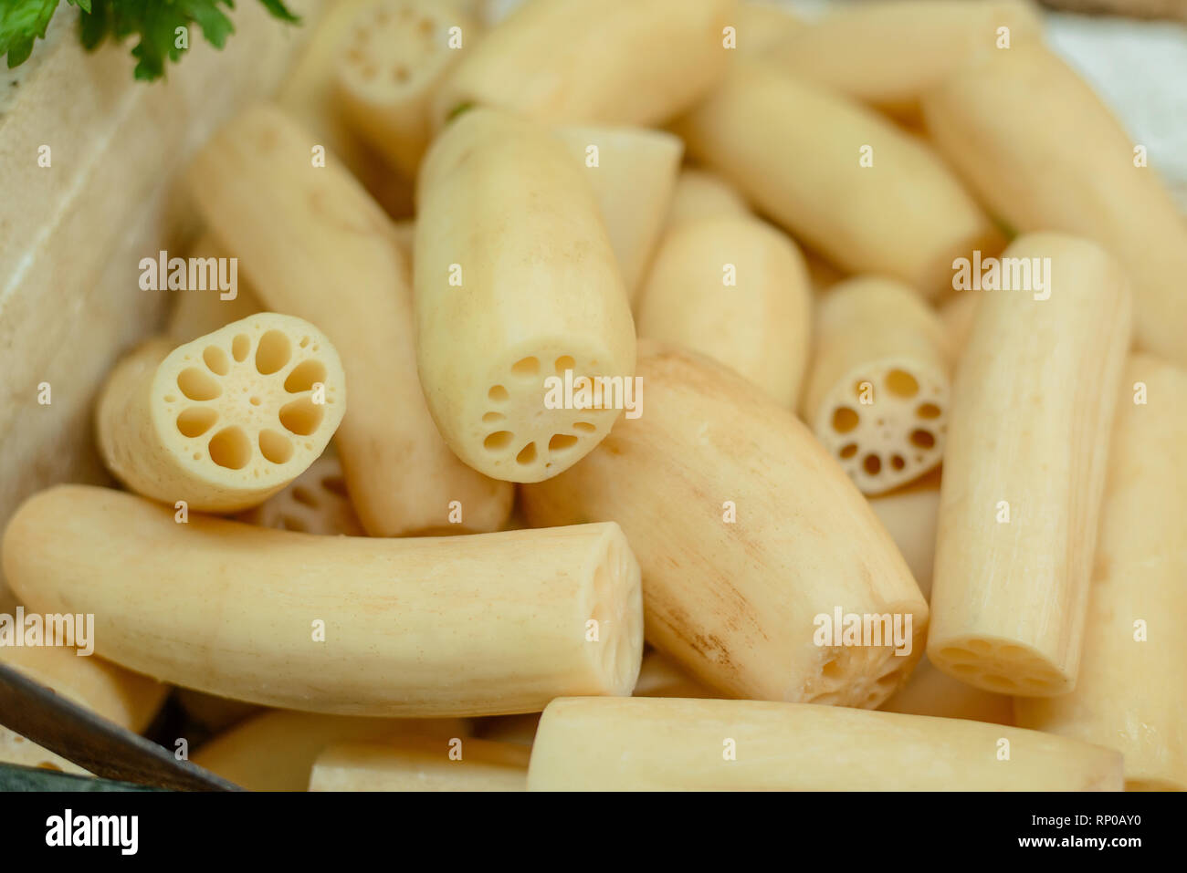 Lotus essen -Fotos und -Bildmaterial in hoher Auflösung – Alamy