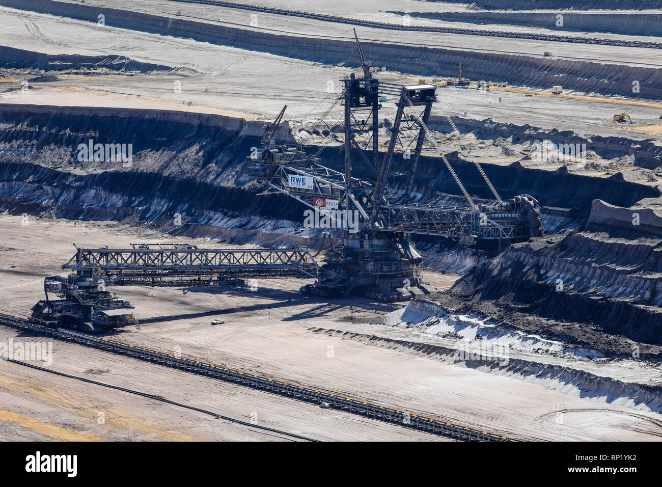 Tagebau braunkohlepflanze -Fotos und -Bildmaterial in hoher Auflösung ...