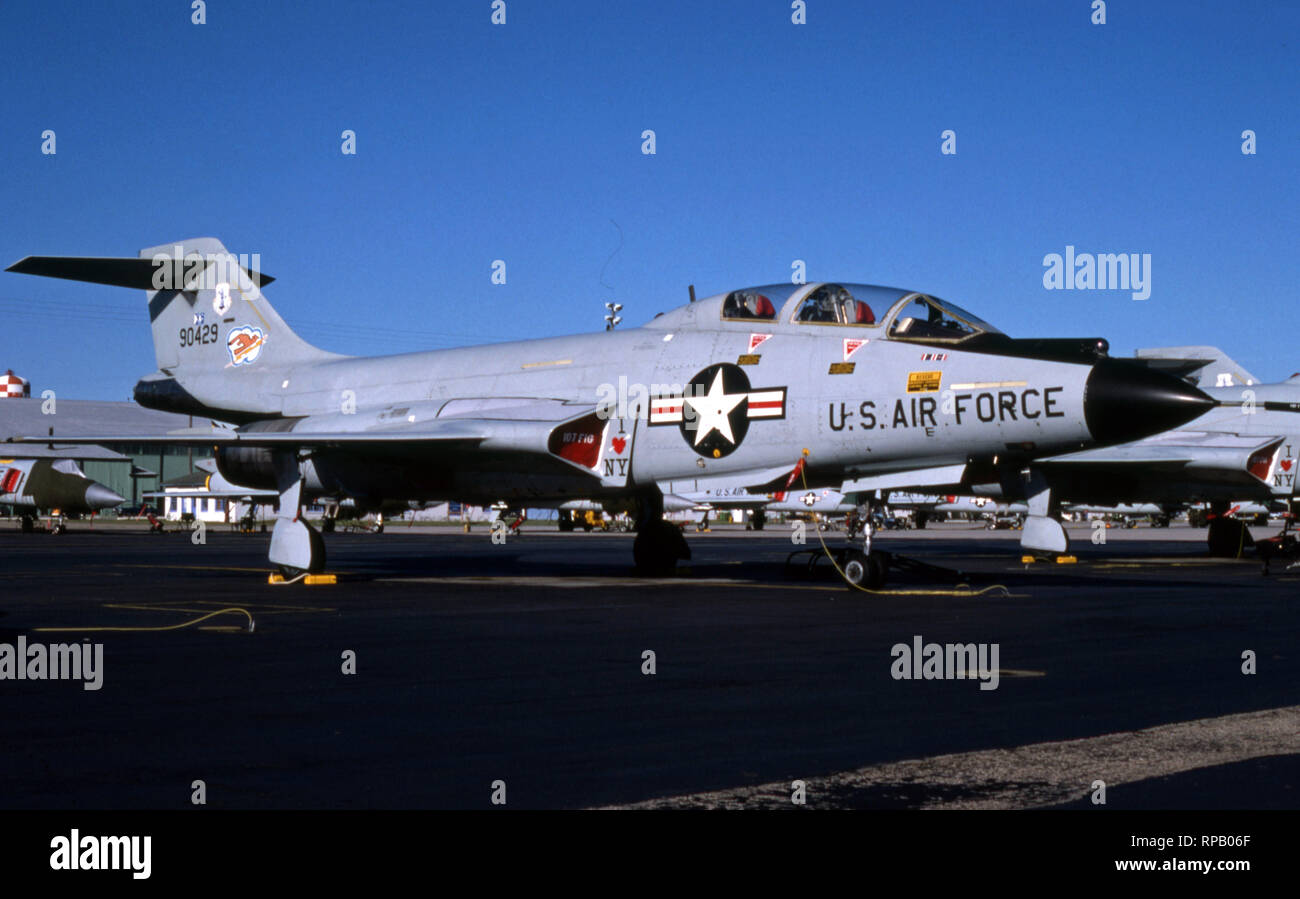 Mcdonnell f 101f -Fotos und -Bildmaterial in hoher Auflösung – Alamy
