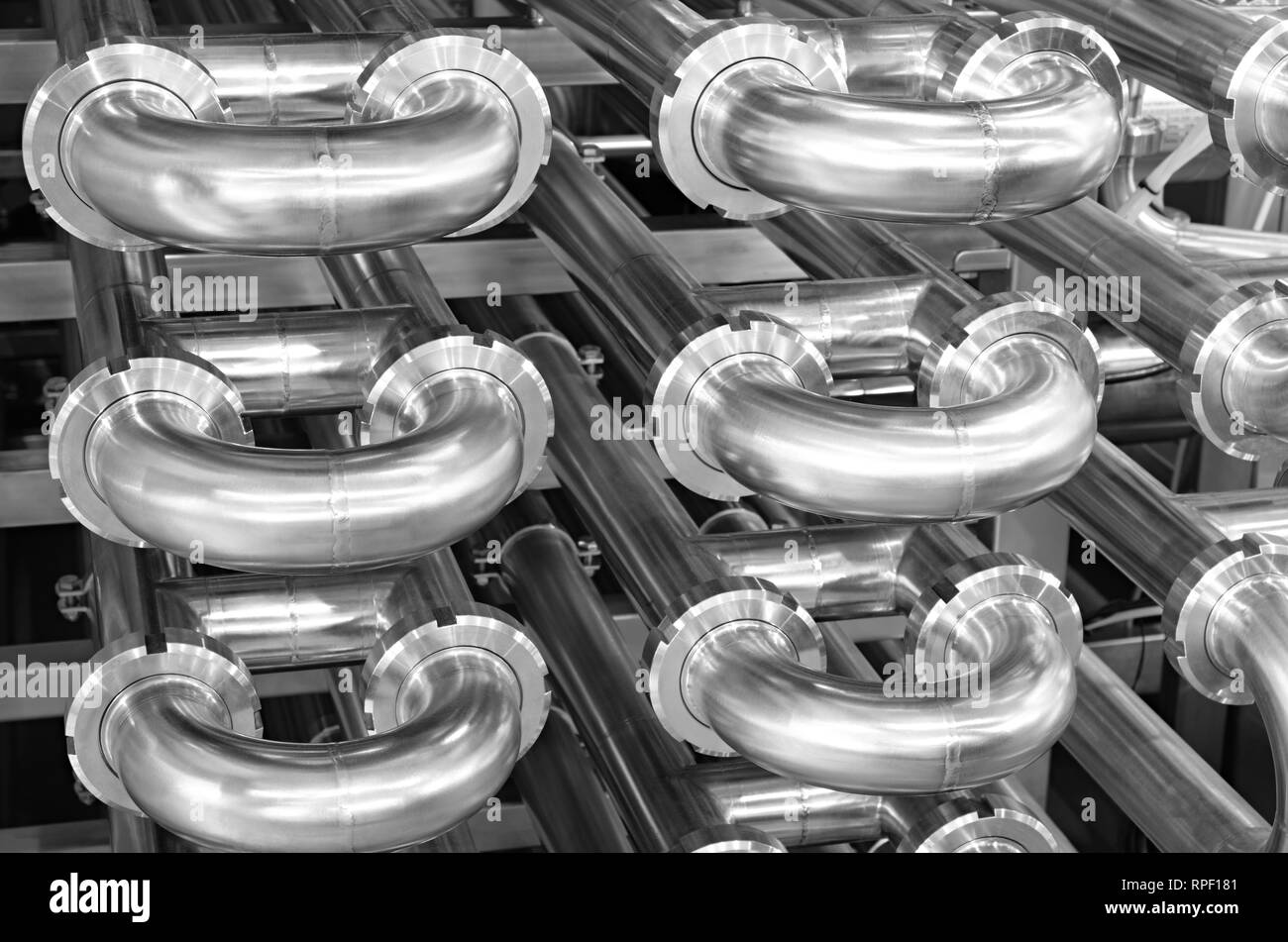 Blaue stahlwasserrohrleitungen Schwarzweiß-Stockfotos und -bilder - Alamy