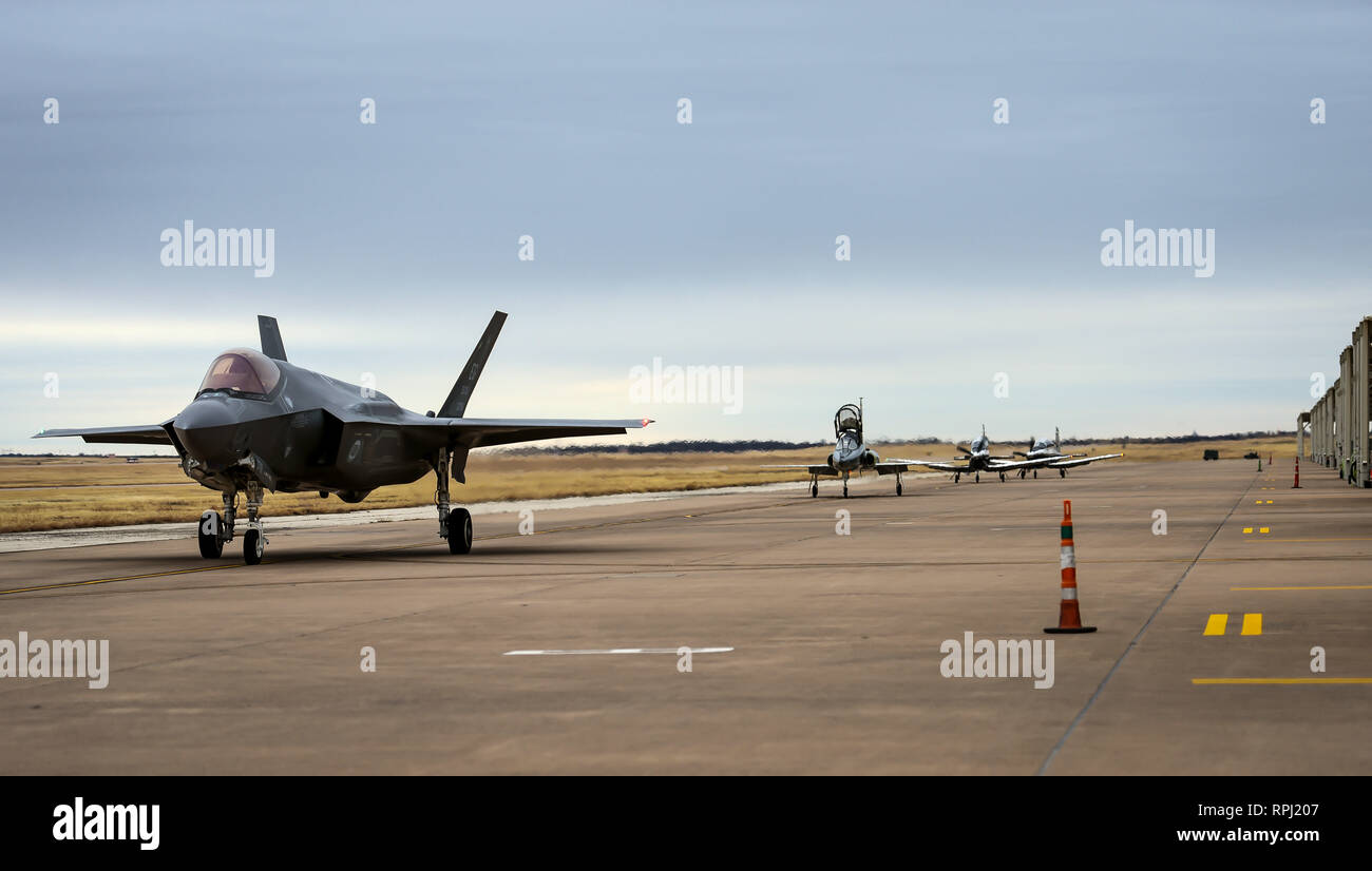 80th flying training wings -Fotos und -Bildmaterial in hoher Auflösung ...