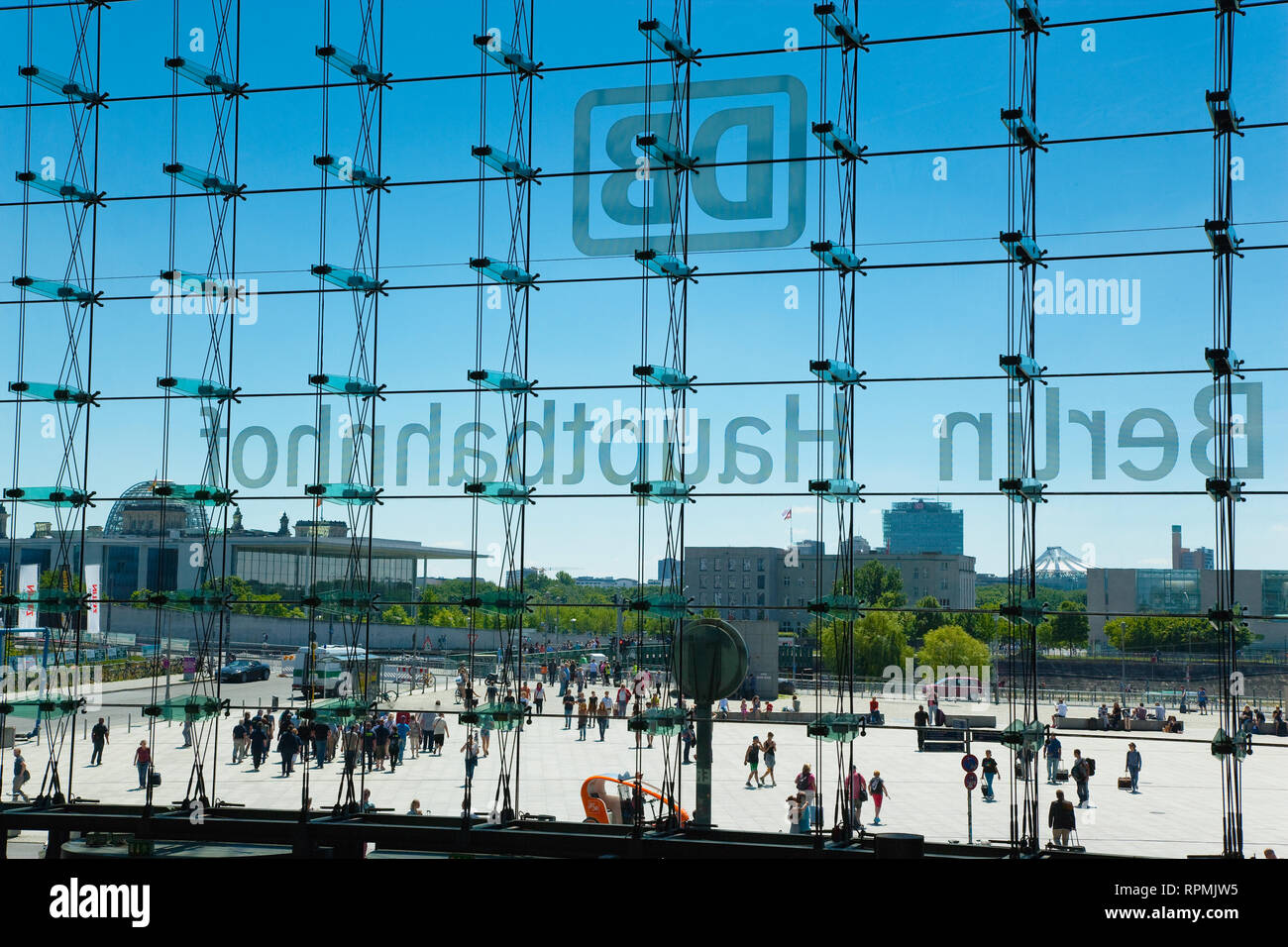 Berlin hauptbahnhof innenraum -Fotos und -Bildmaterial in hoher ...