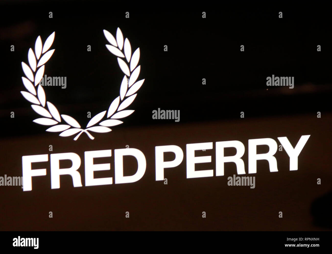 Fred perry logo -Fotos und -Bildmaterial in hoher Auflösung – Alamy