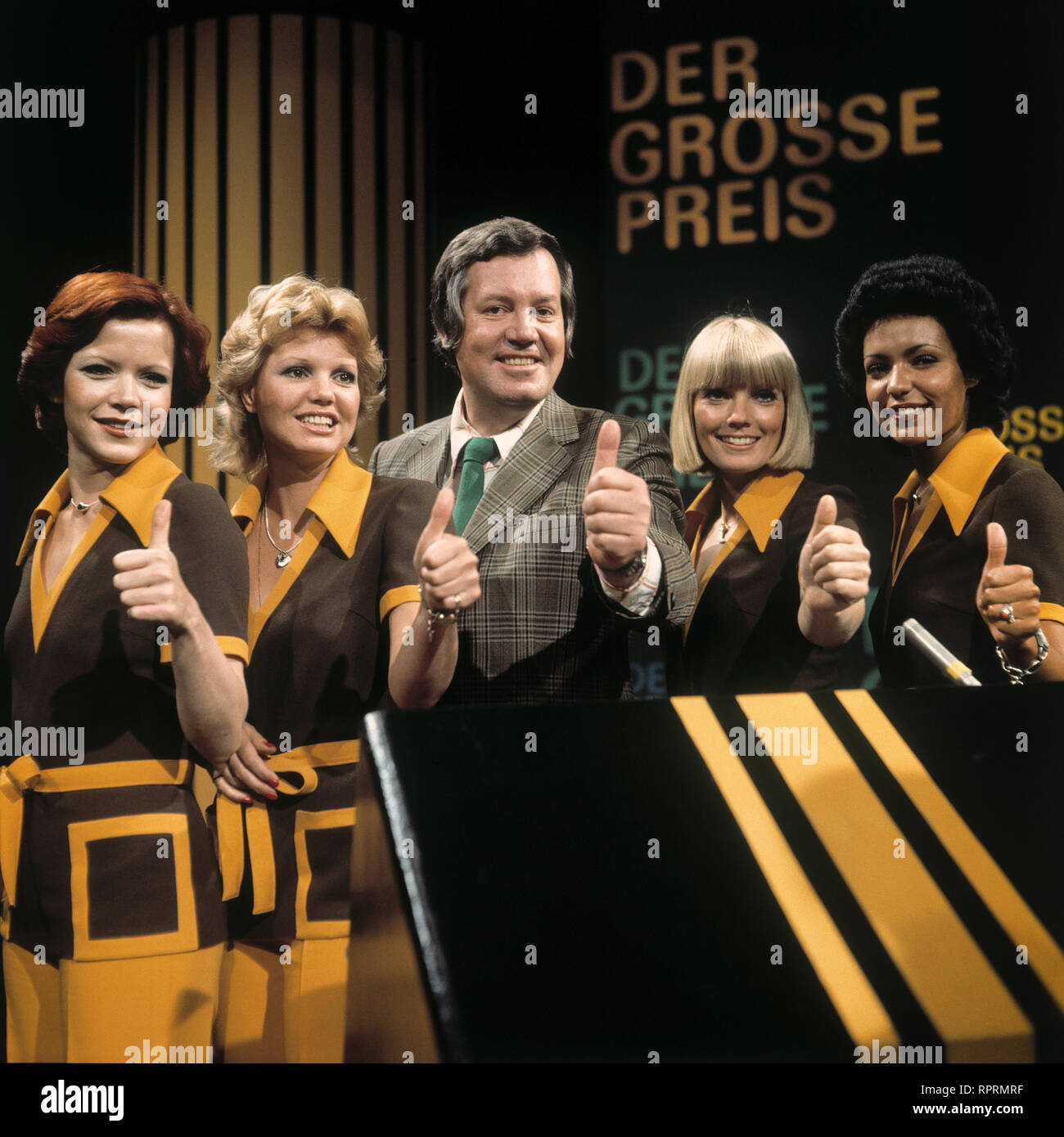 DER GROSSE PREIS WIM THOELKE mit-Assistentinnen SILVIA BRETSCHNEIDER ...