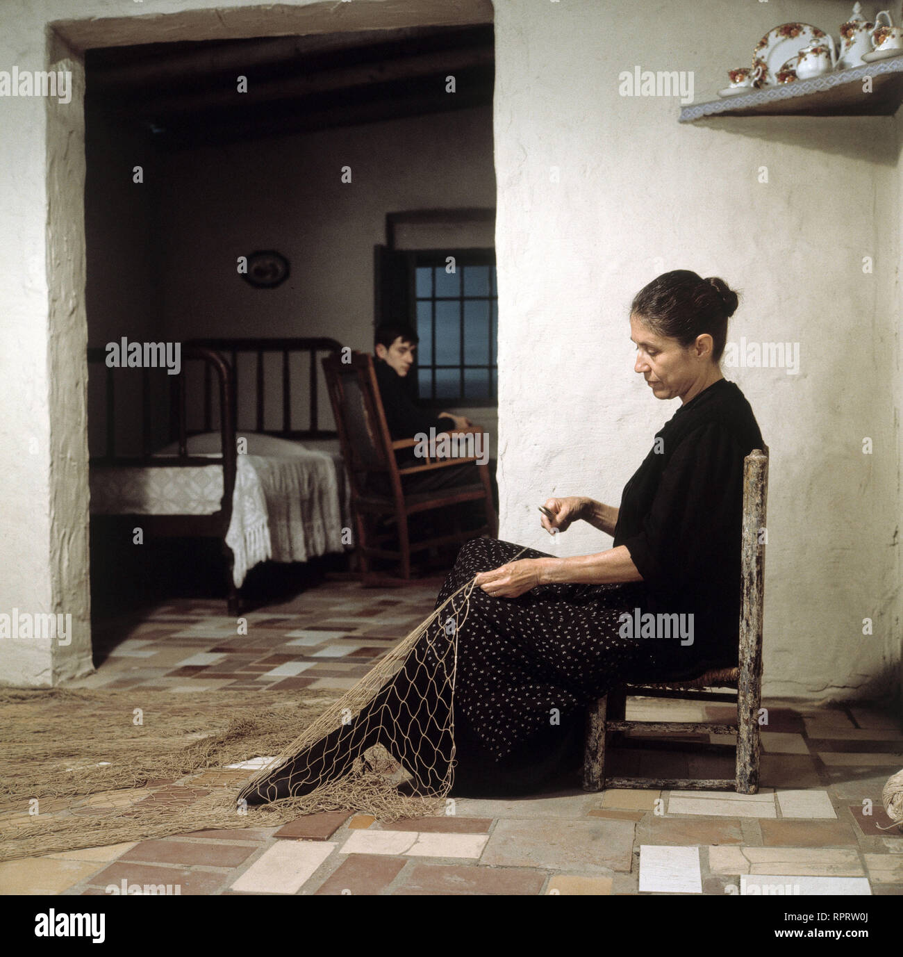 DIE GEWEHRE DER FRAU CARRAR/BRD 1975 / Egon Monk hinten: KERIM DOOSRY ...