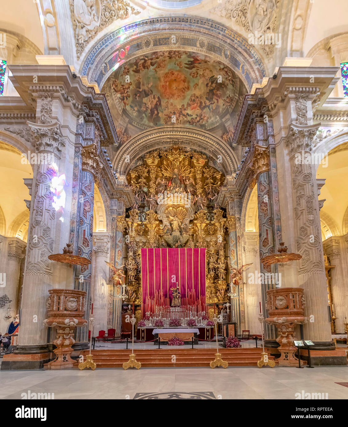 Main Altar In Seville Cathedral Stockfotos und -bilder Kaufen - Alamy