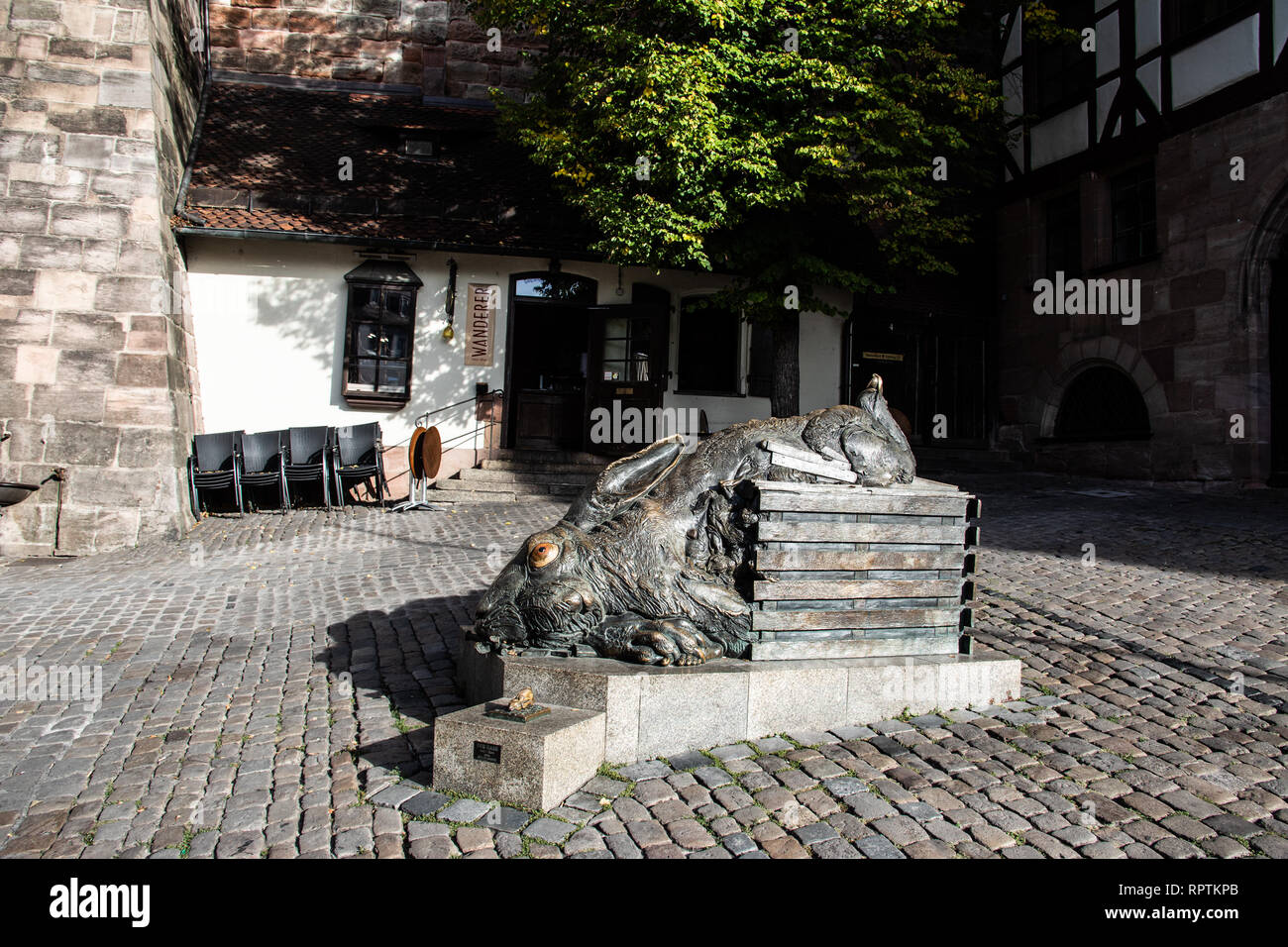 Der Hase oder der Hase Skulptur, Platz am Tiergärtnertor, Nürnberg ...