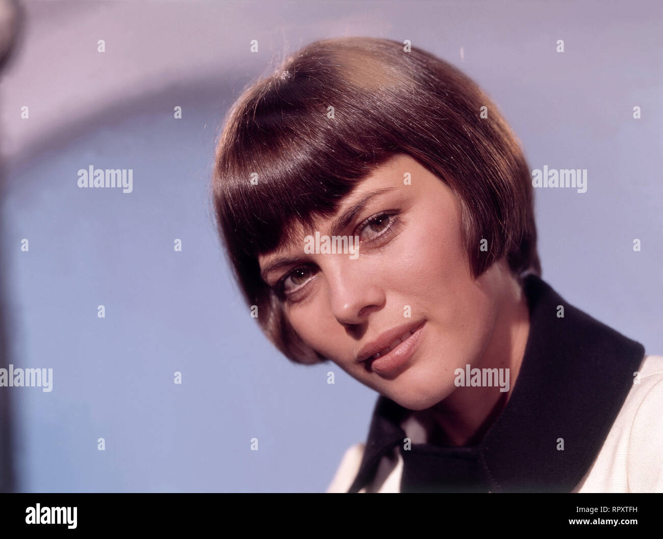 Mireille mathieu avignon -Fotos und -Bildmaterial in hoher Auflösung ...