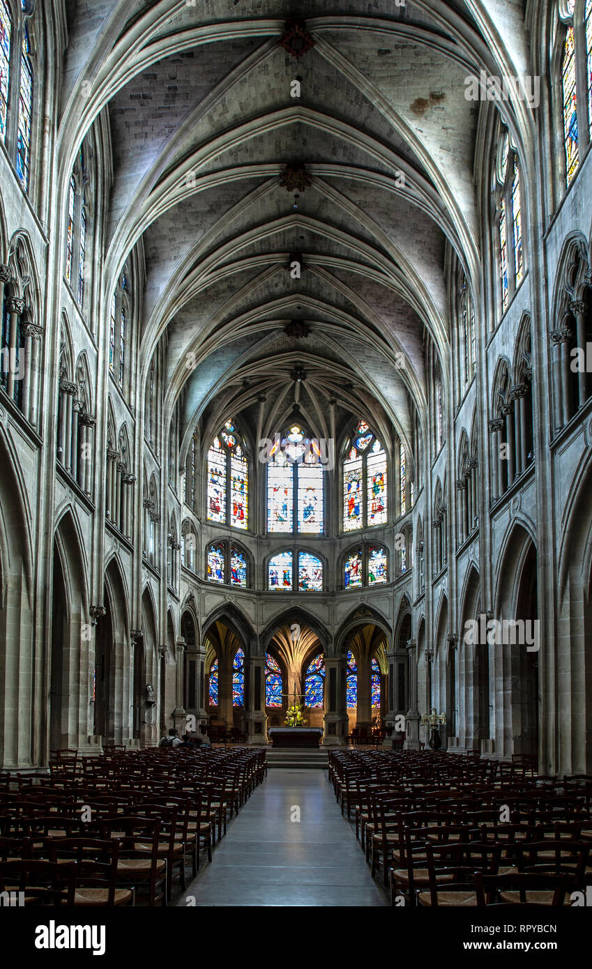 Frankreich kirchenschiff -Fotos und -Bildmaterial in hoher Auflösung ...