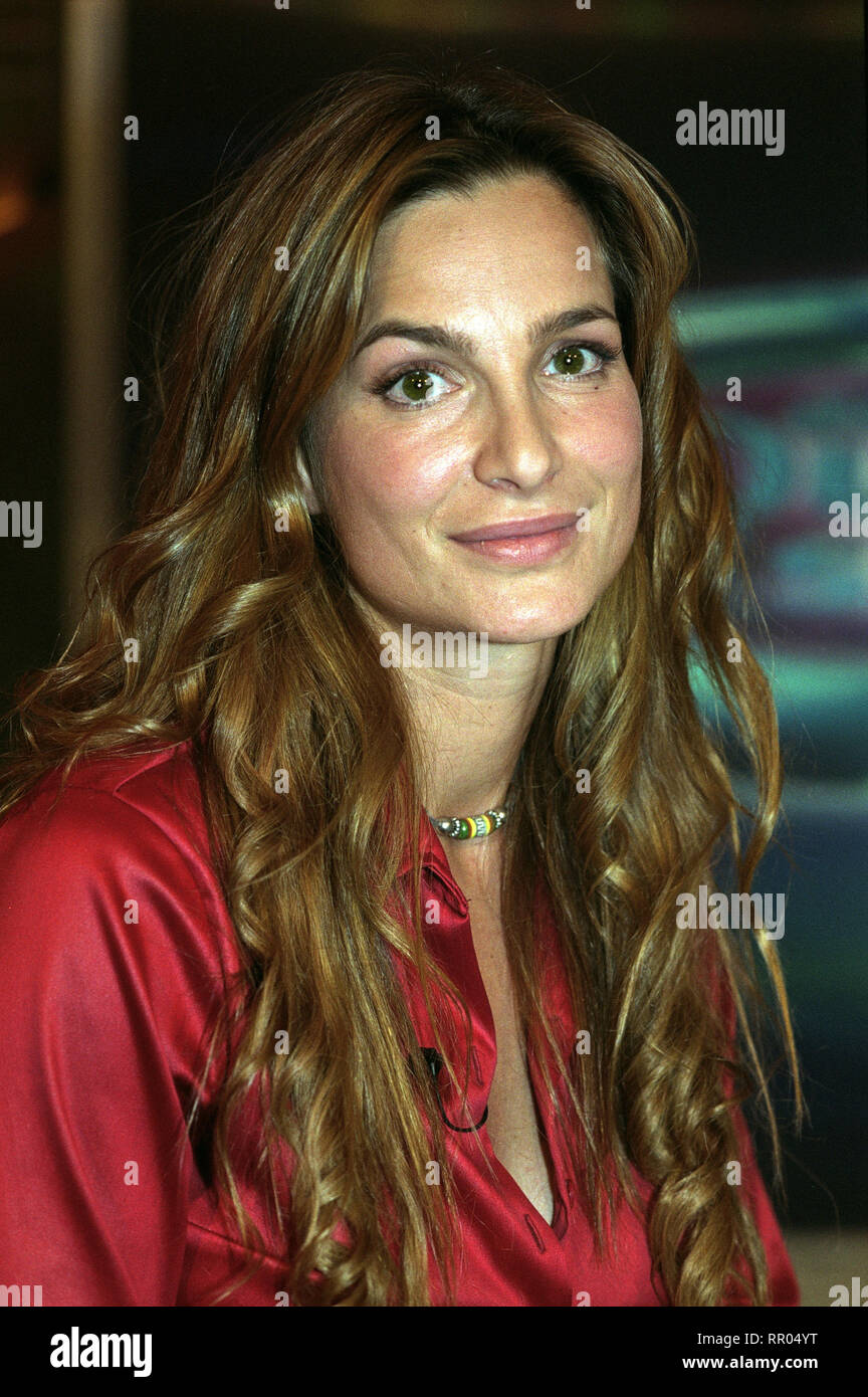 Alexandra Kamp Con Su