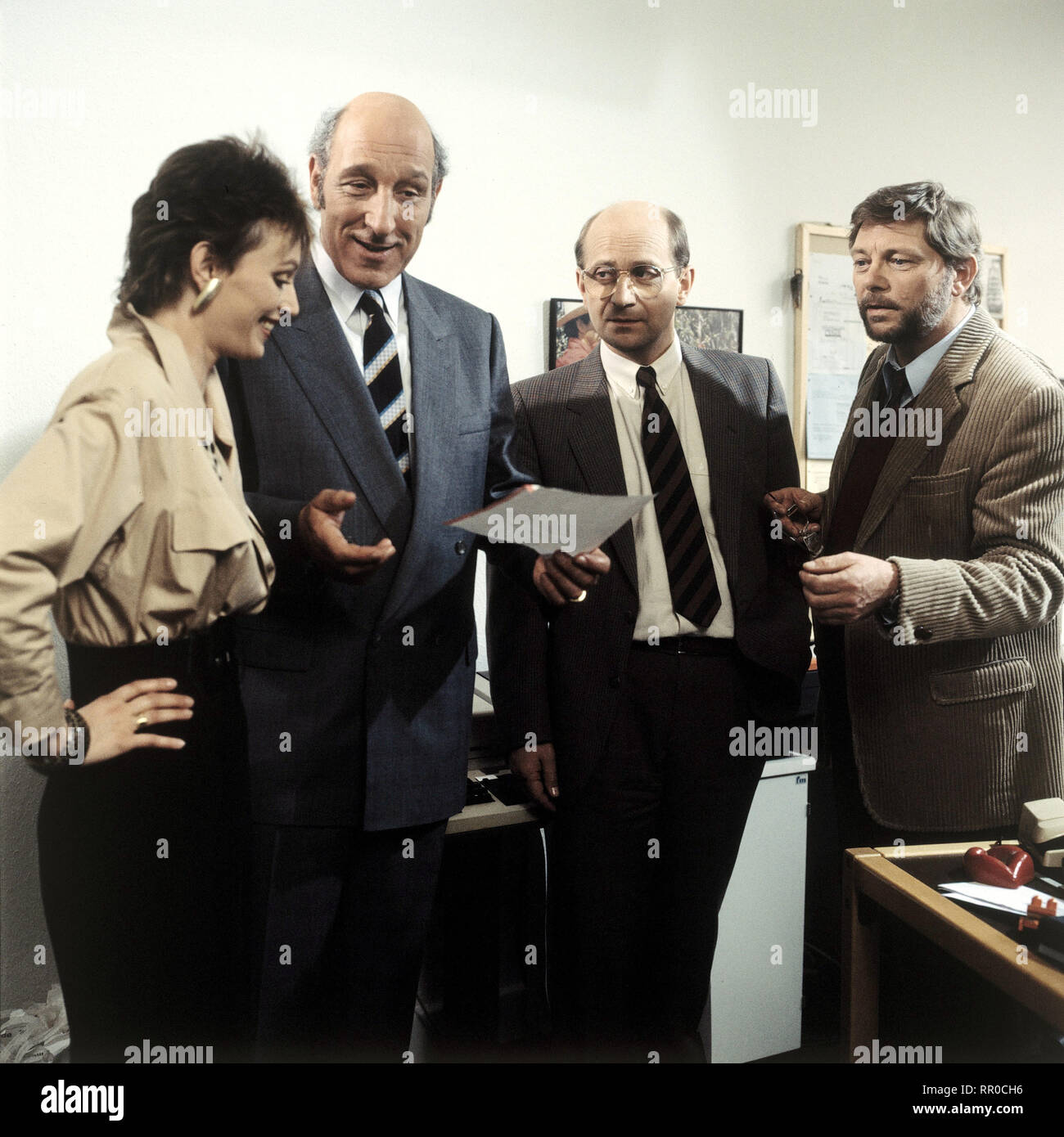 SCHWARZ ROT GOLD/schwarzer Kaffee/BRD 1988 / Theo Mezger/Szene mit ...