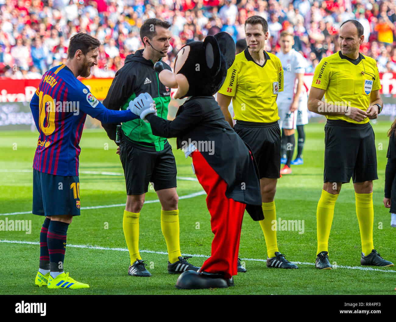 Barcelona micky maus -Fotos und -Bildmaterial in hoher Auflösung – Alamy