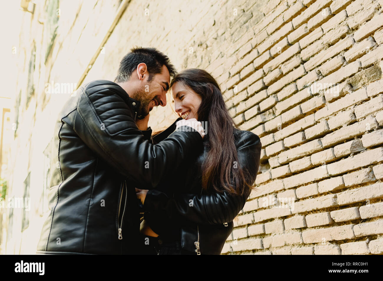 Paar in liebe kitzeln -Fotos und -Bildmaterial in hoher Auflösung – Alamy