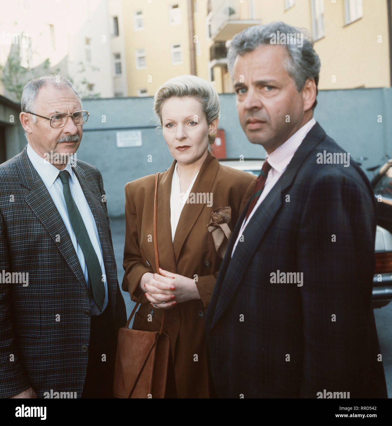 DER ALTE/AUSGESTIEGEN / Szene: Kress und Heimann bei den Ermittlungen ...