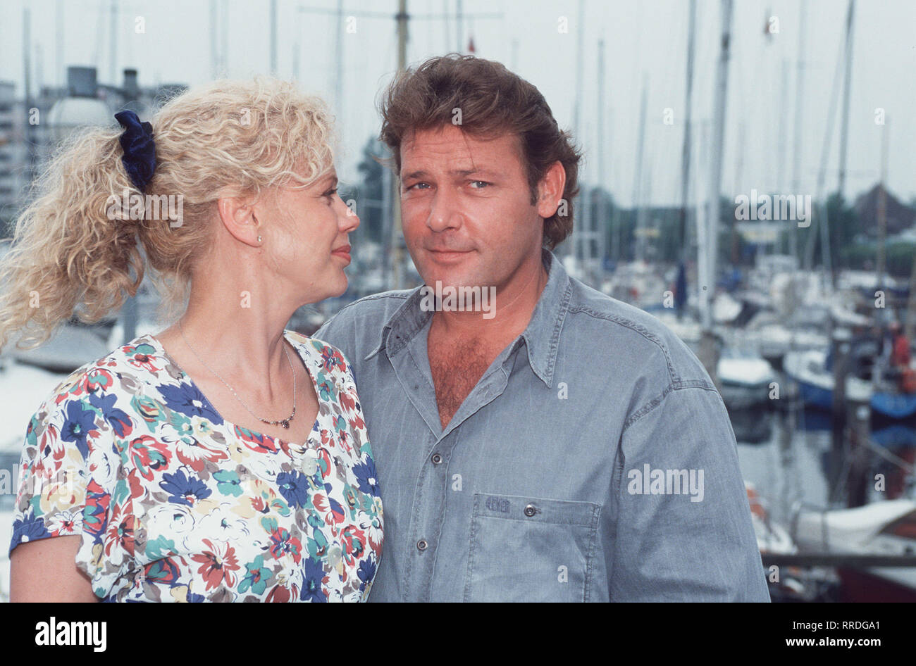 DER LANDARZT Foto: Dr. Lilli Schwarzenberg (KARIN DÜWEL) und Dr. Ulrich ...
