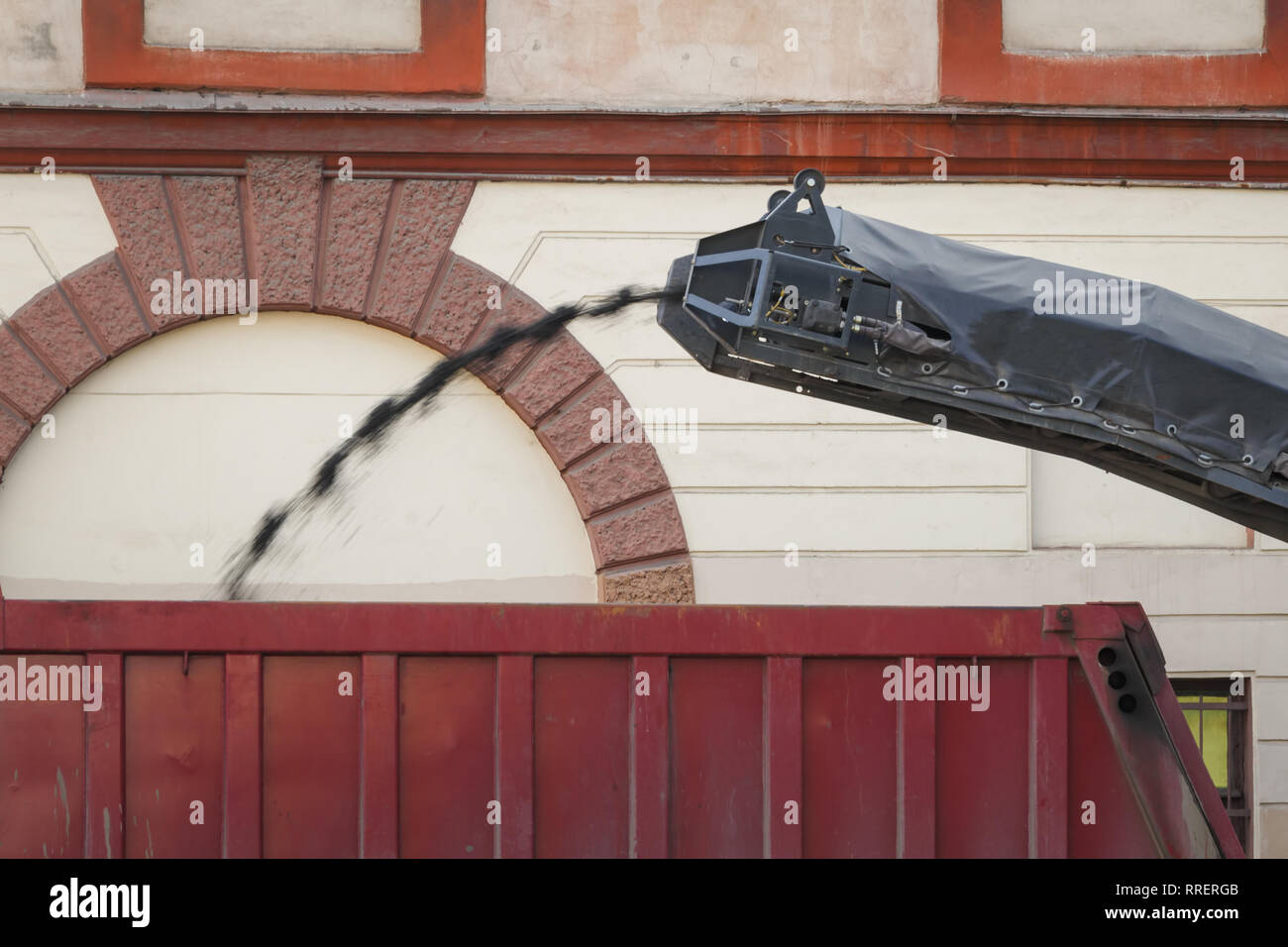 Zerkleinerter alter asphalt -Fotos und -Bildmaterial in hoher Auflösung ...