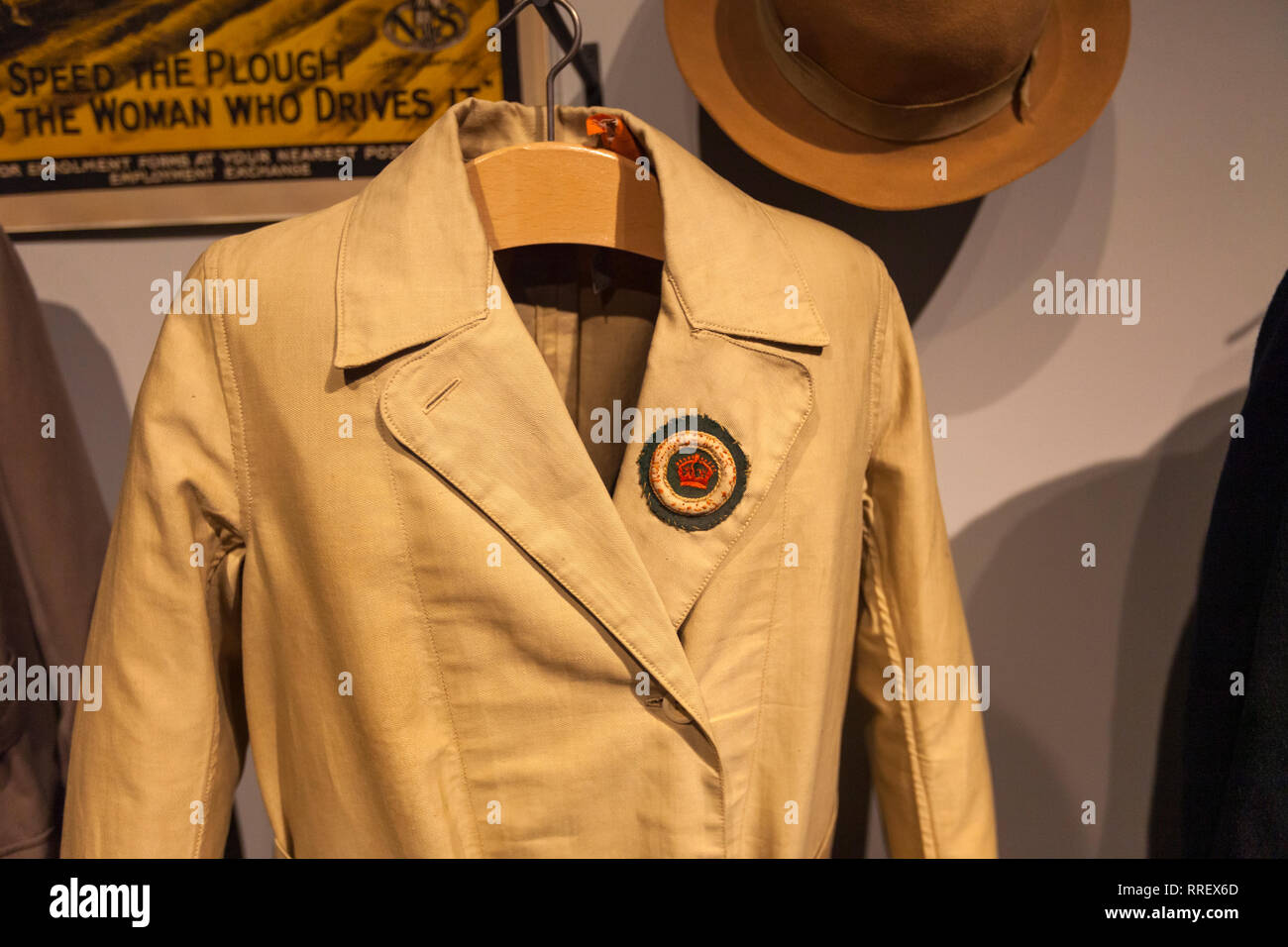 Khaki uniform -Fotos und -Bildmaterial in hoher Auflösung – Alamy