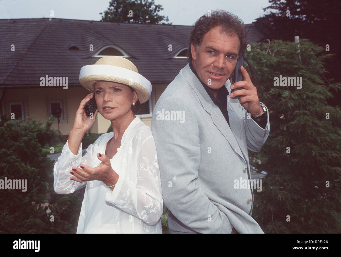 FRÖHLICHE CHAOTEN-Anwalt Dr. Weimar (CHRISTIAN KOHLUND) und seine ...