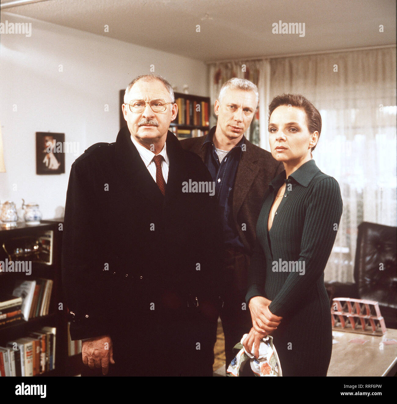 "DER ALTE - Der verdächtige Jürgen Luban (WALTER PLATHE) wird von Leo ...