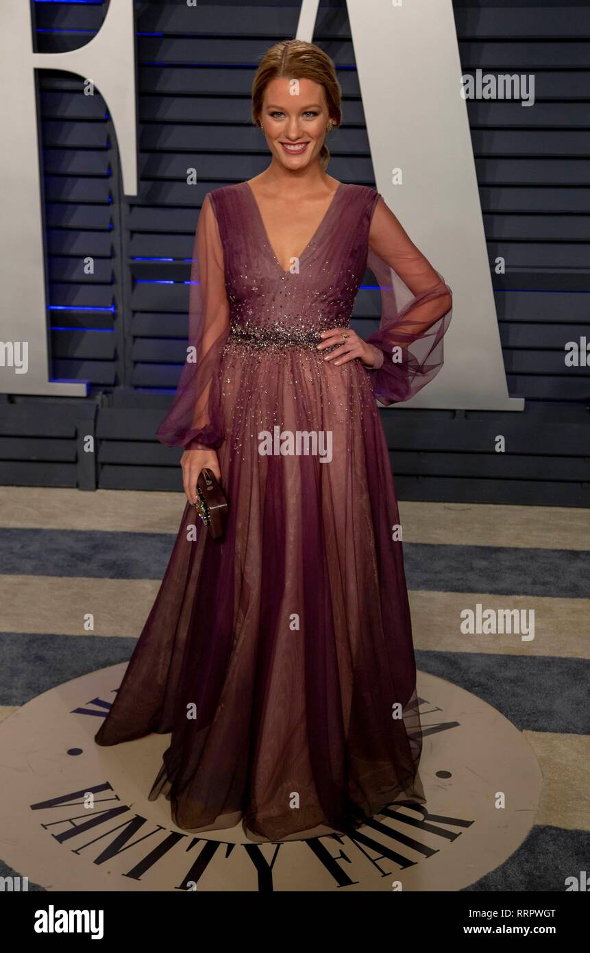 Ashley Hinshaw besucht die Vanity Fair Oscar Party im Wallis Annenberg ...