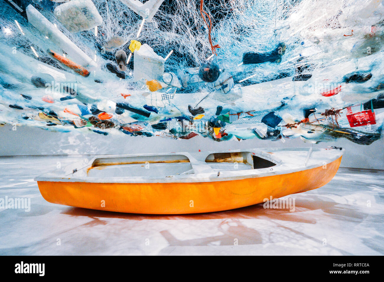 Kunststoff awareness installation -Fotos und -Bildmaterial in hoher ...