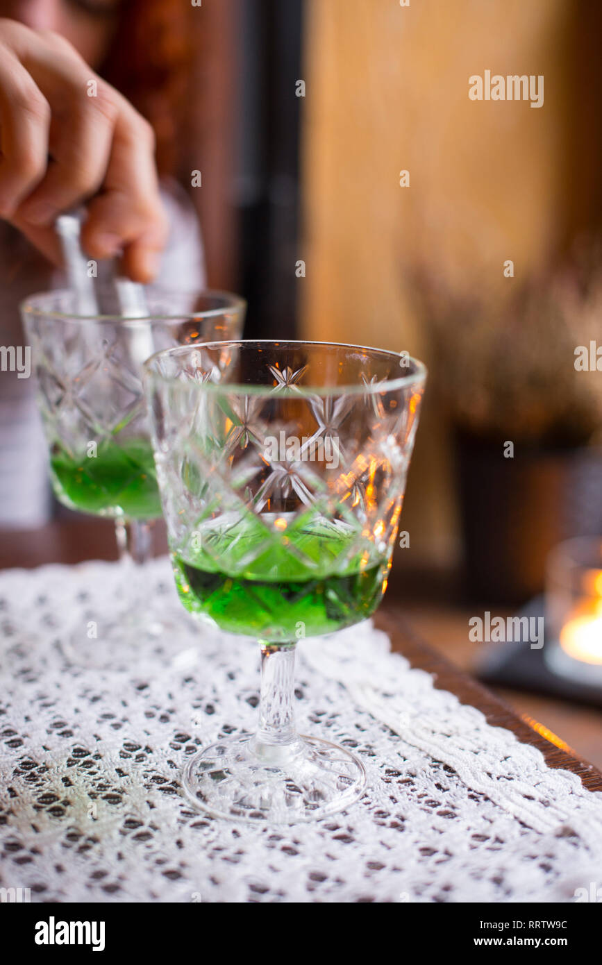 Absinth grüne fee -Fotos und -Bildmaterial in hoher Auflösung – Alamy