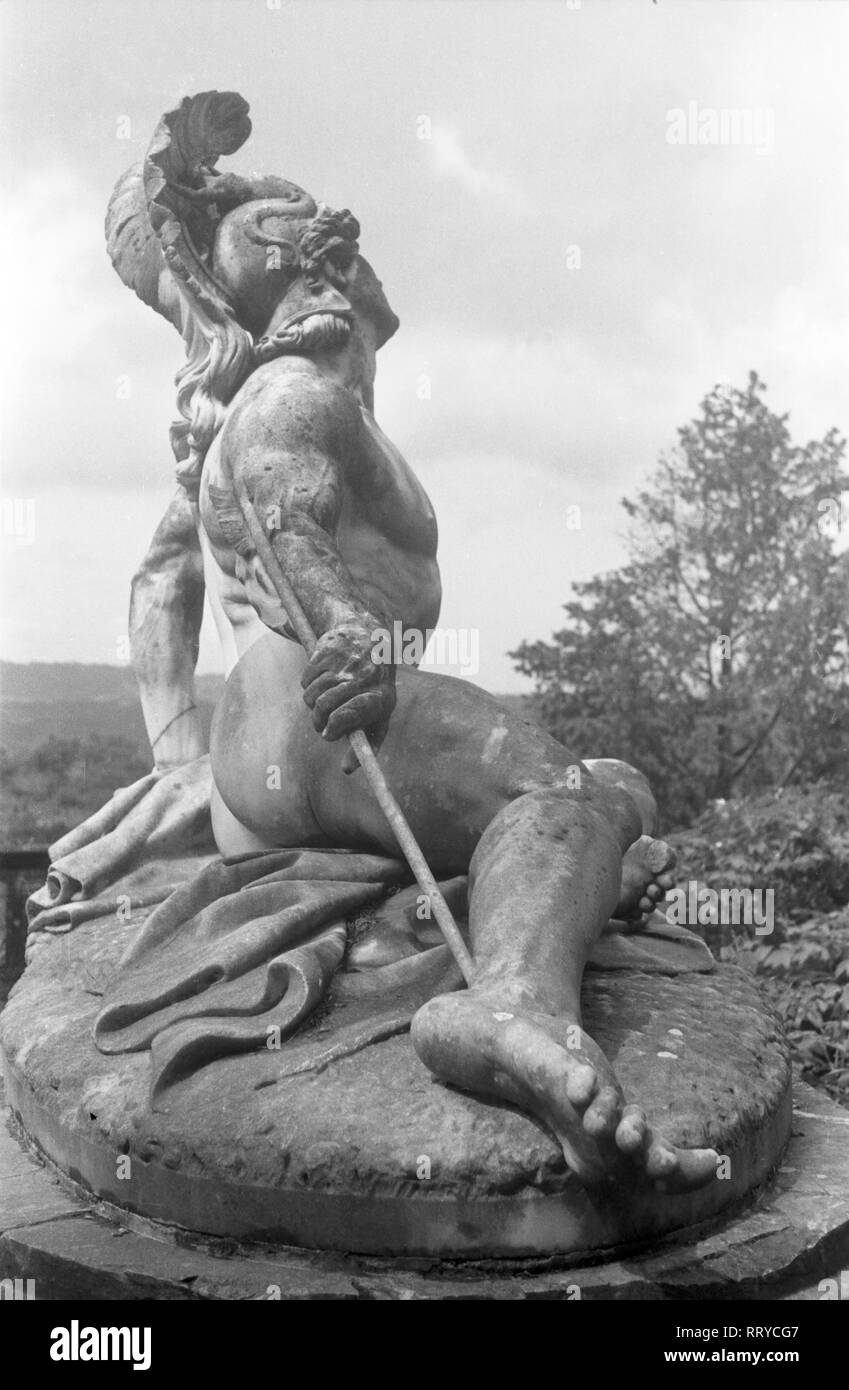 Spanien, Griechenland - die Statue des Achilles im Garten des Achilleion auf Korfu, Griechenland ...