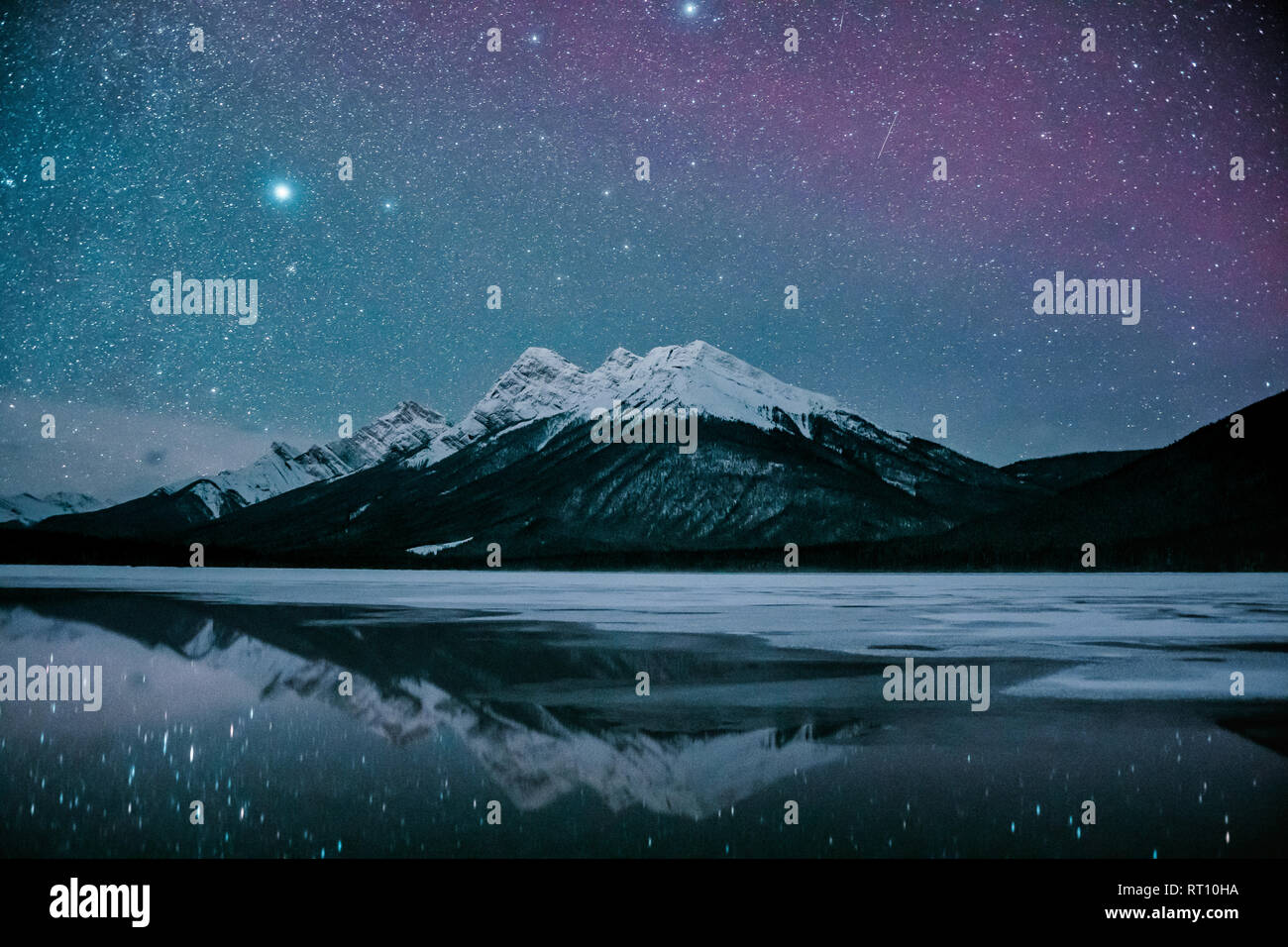 Spray lakes provincial park -Fotos und -Bildmaterial in hoher Auflösung ...