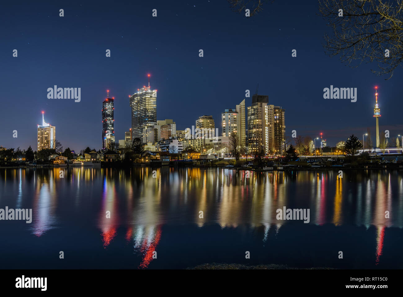 Moderne architektur in donau stadt -Fotos und -Bildmaterial in hoher ...