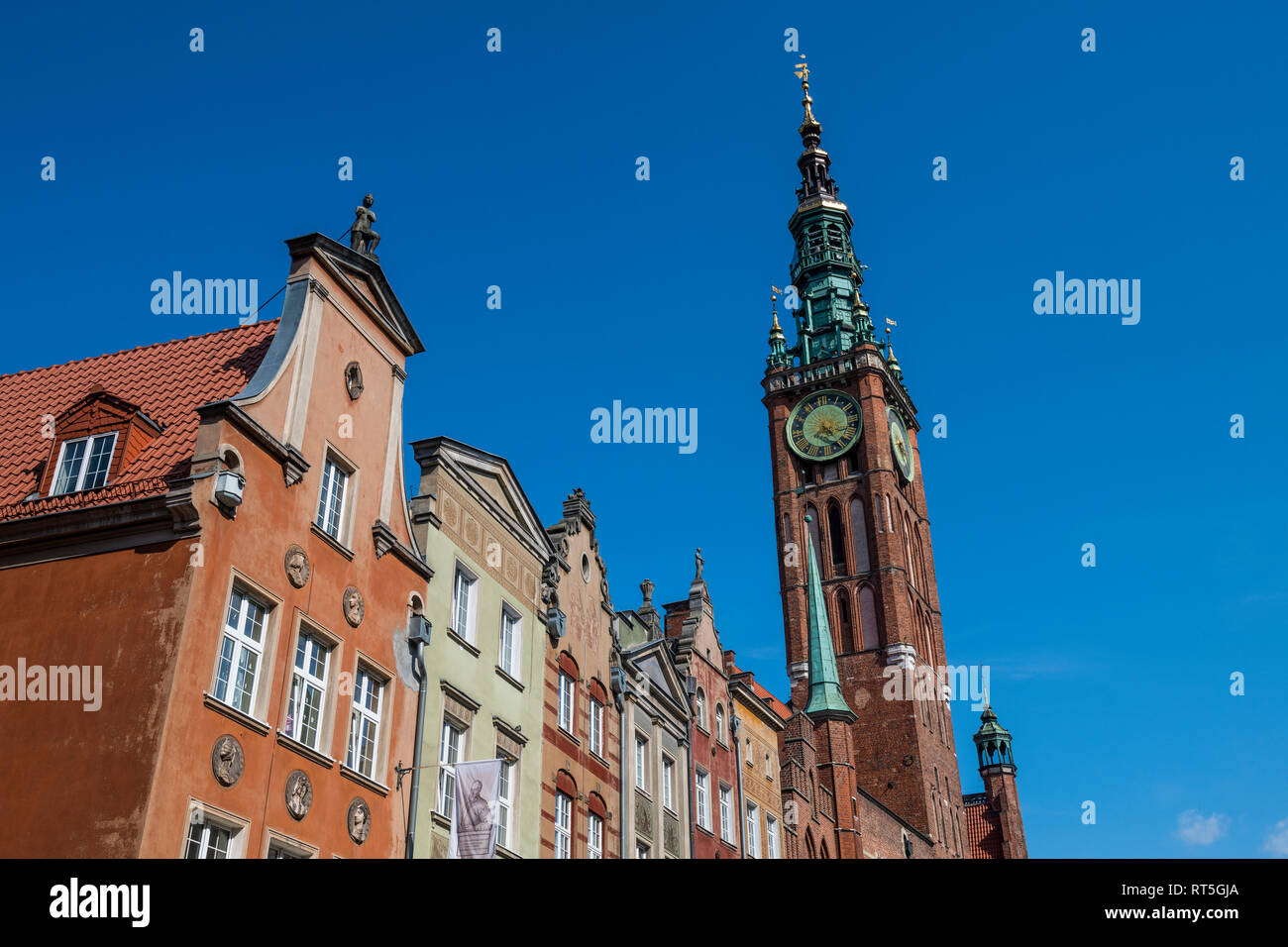 Polen, Danzig, Hanse Häuser mit dem Rathaus in der Fußgängerzone ...