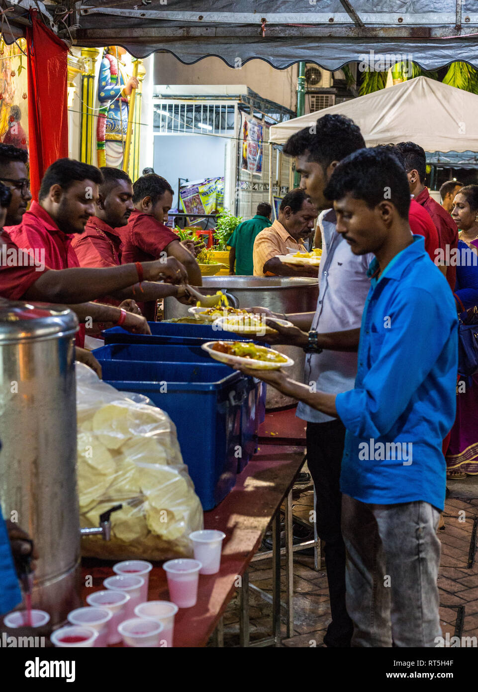 Hindu essen -Fotos und -Bildmaterial in hoher Auflösung – Alamy