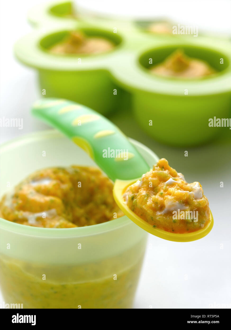 Eigenes essen zubereiten -Fotos und -Bildmaterial in hoher Auflösung ...