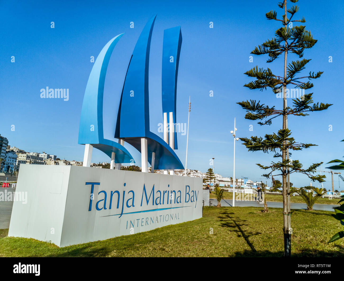 Tanger, Marokko, 21. Dezember 2018: Eingang von Tanja Marina Bay, der ...