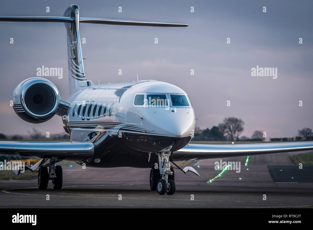 Flugzeug flughafen luton -Fotos und -Bildmaterial in hoher Auflösung ...