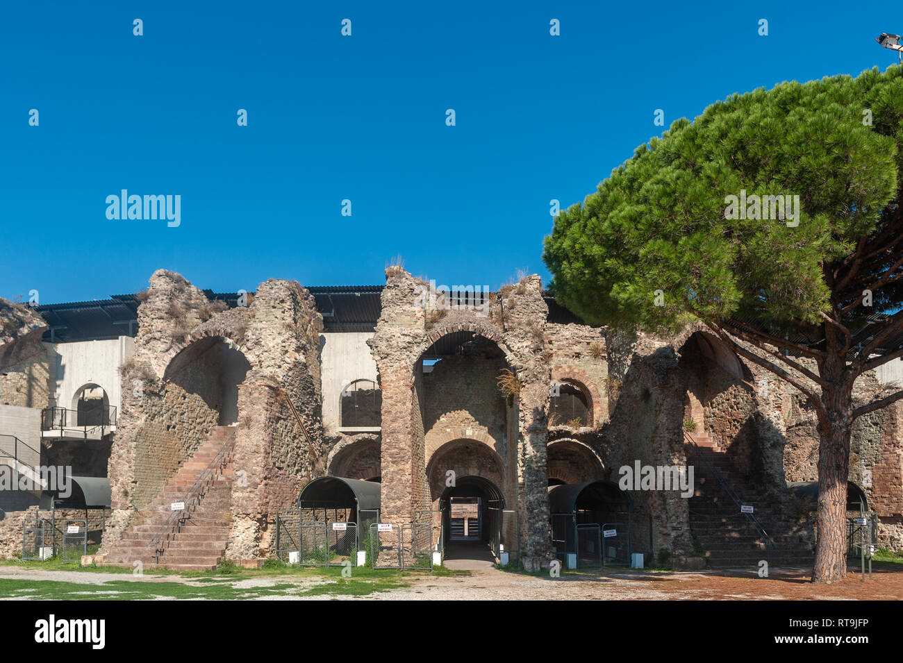 Frejus amphitheatre -Fotos und -Bildmaterial in hoher Auflösung – Alamy