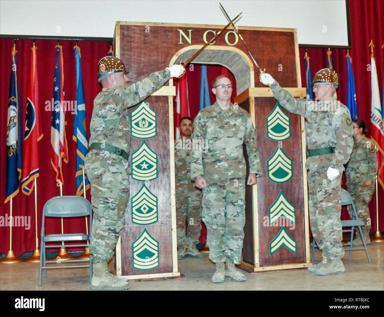 Us-Armee Sgt. Derrick Burnham, 335.- Signal (Theater) (Vorläufige ...