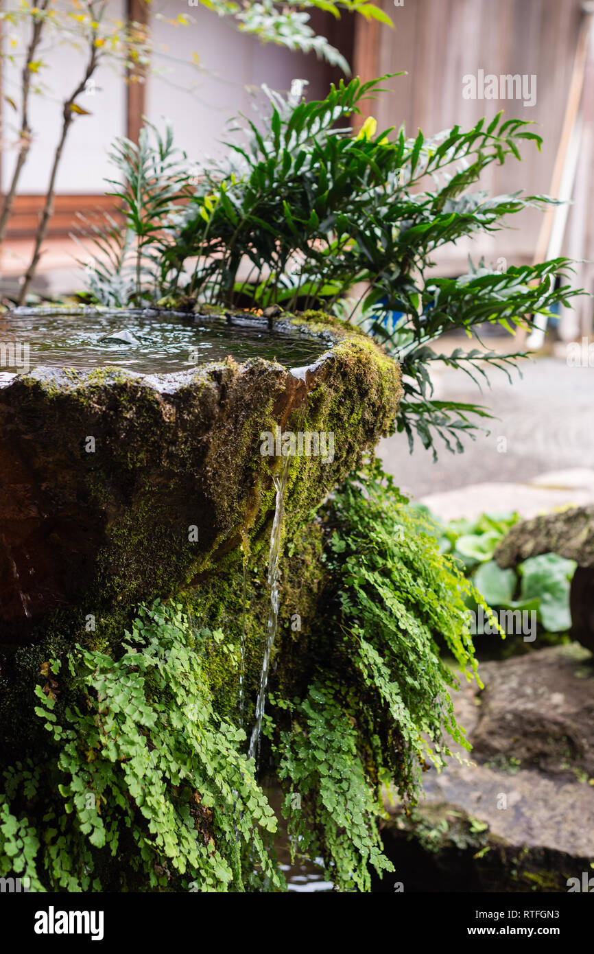 Japanischer brunnen -Fotos und -Bildmaterial in hoher Auflösung – Alamy