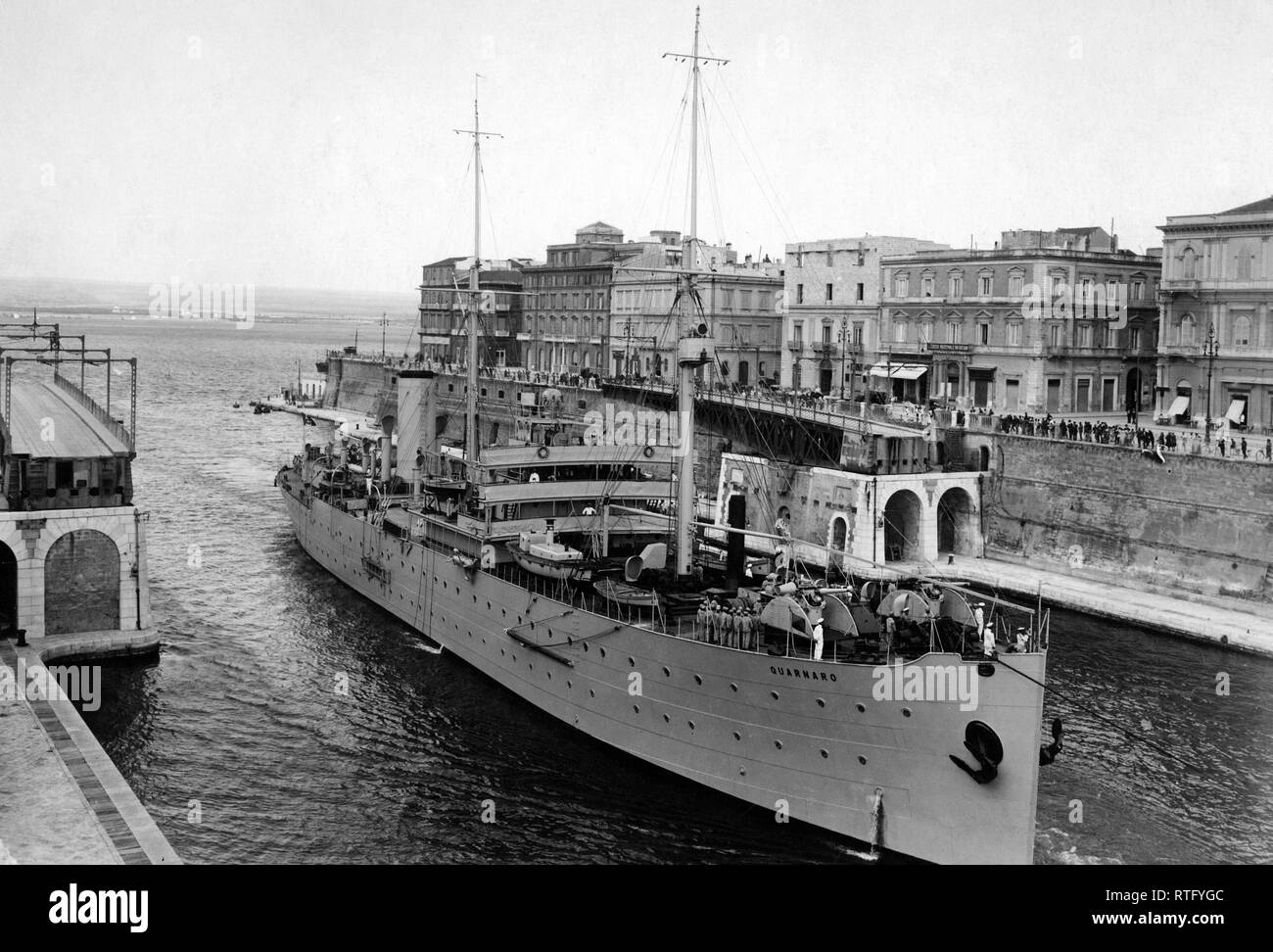 Regia kirchenschiff -Fotos und -Bildmaterial in hoher Auflösung – Alamy