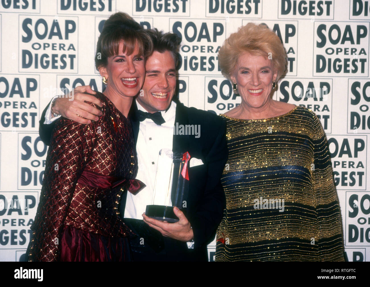 BEVERLY HILLS, Ca - 4. Februar: (L-R) Schauspielerin Jess Walton ...