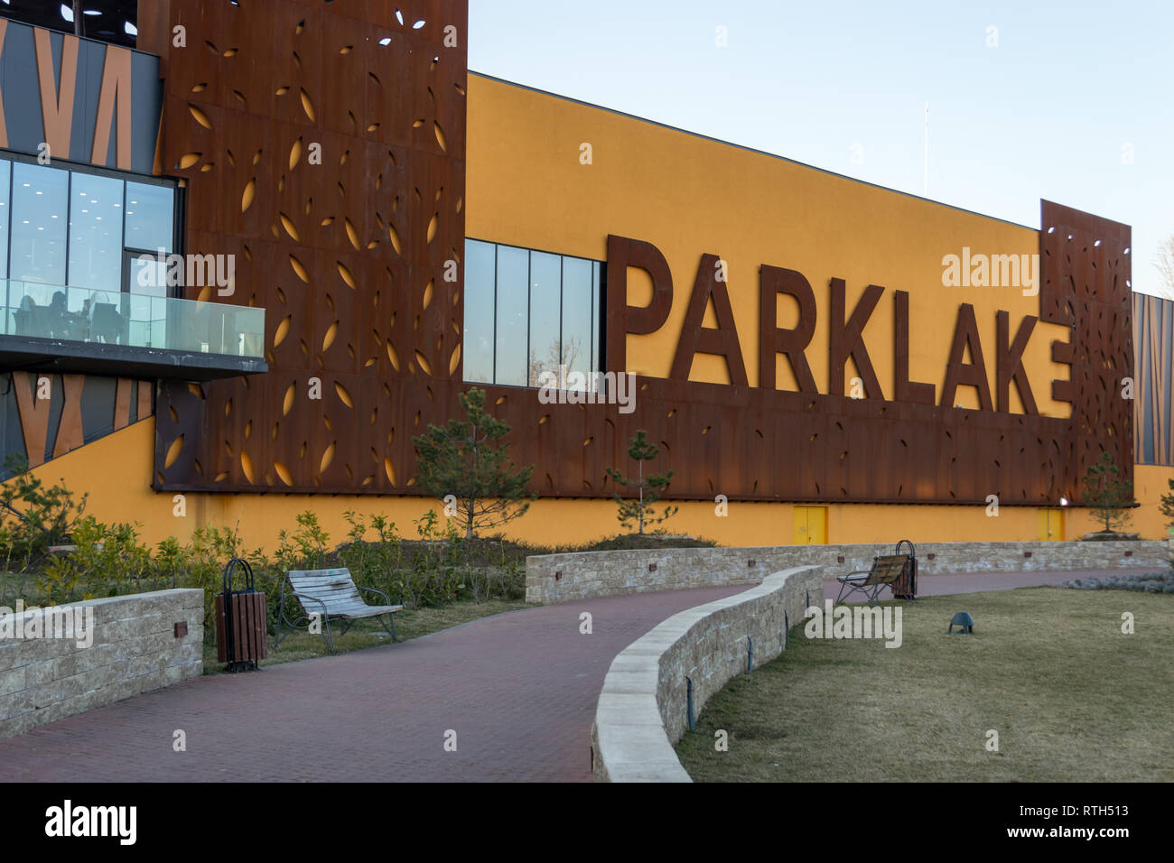 Bucharest shopping centre mall -Fotos und -Bildmaterial in hoher ...