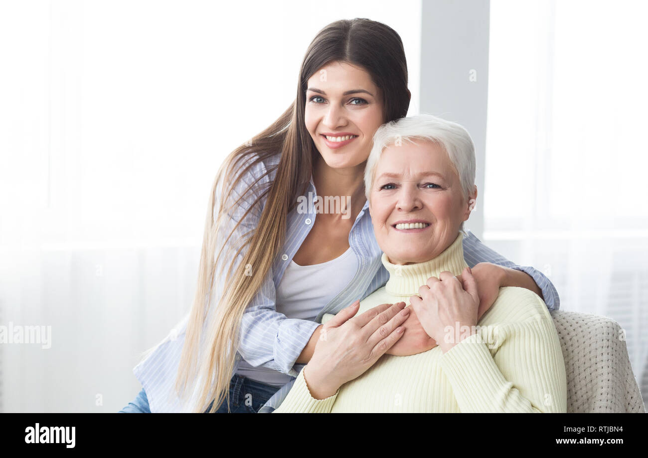 Reife mutter -Fotos und -Bildmaterial in hoher Auflösung – Alamy
