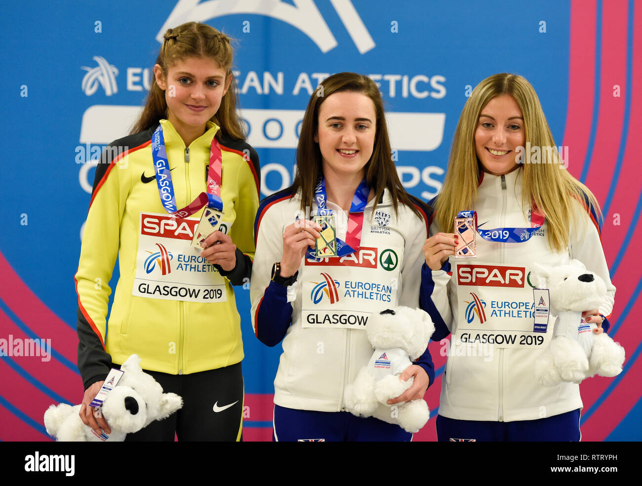 Großbritanniens Laura Muir (Gold) und Melissa Courtney (Bronze) mit ...