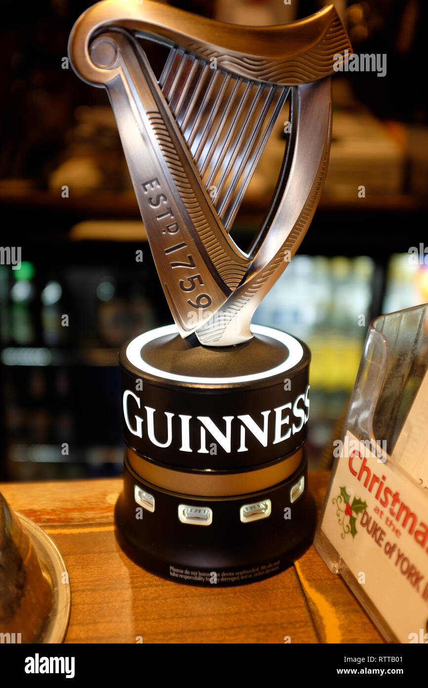 Guinness bar pump -Fotos und -Bildmaterial in hoher Auflösung – Alamy