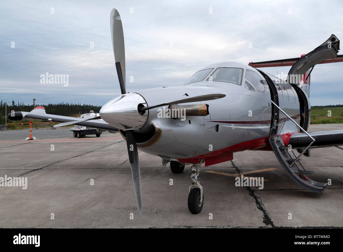 Nase von einem leichten Flugzeugen auf dem Flugplatz bei Thompson in ...