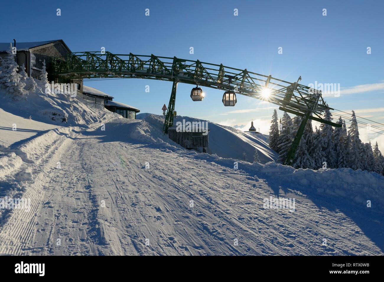 Wallberg cable car -Fotos und -Bildmaterial in hoher Auflösung – Alamy